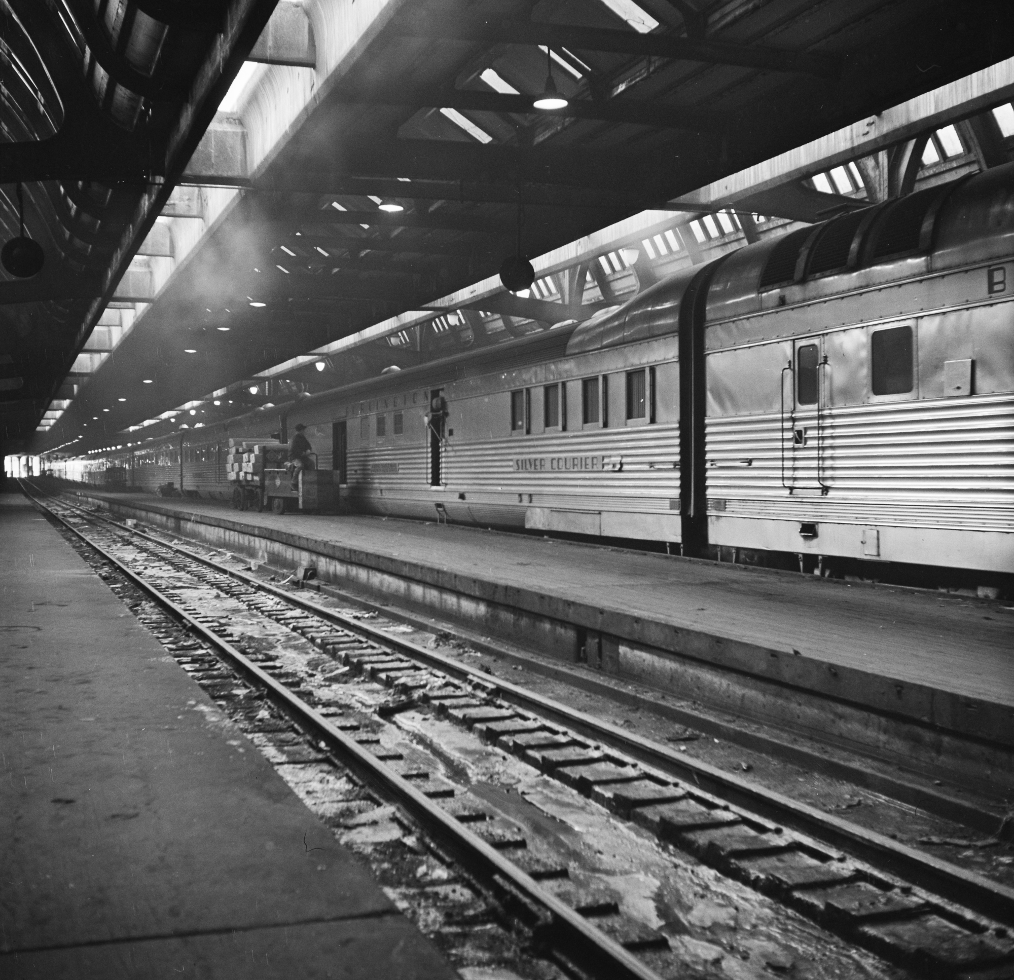 Burlington's "Pioneer Zephyr" (Train): Streamliner, Interior