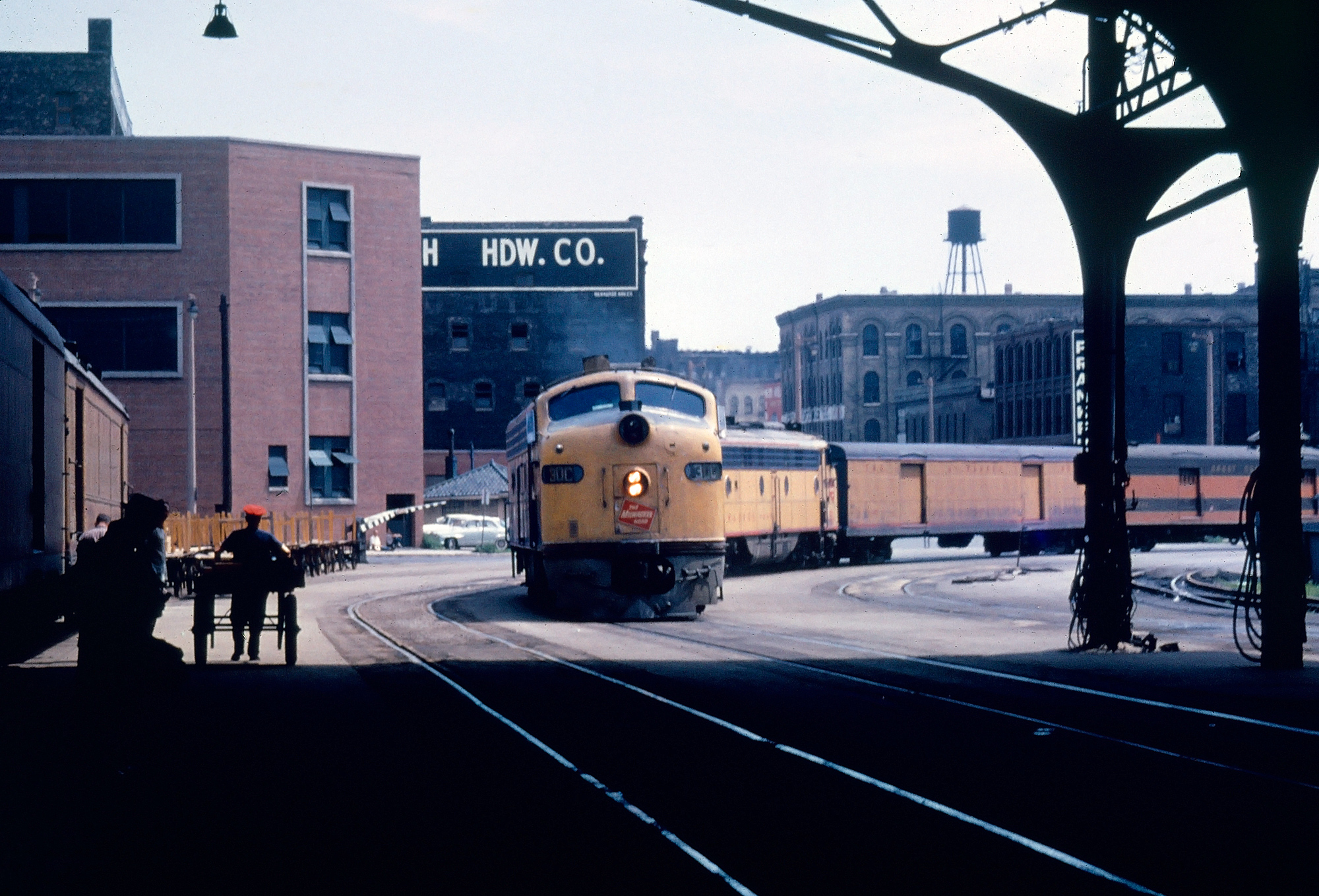 Milwaukee Road's "Hiawatha" (Train): Consist, 4-4-2, 4-6-4