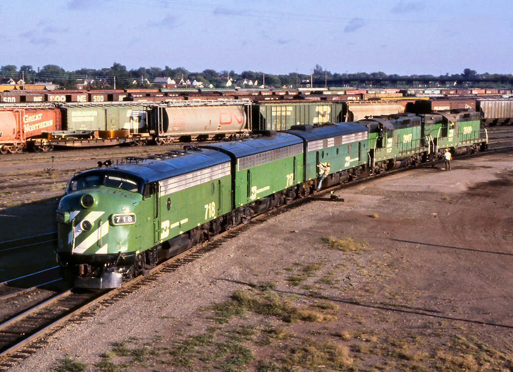 Burlington Northern Railroad: Map, Logo, Locomotives, History