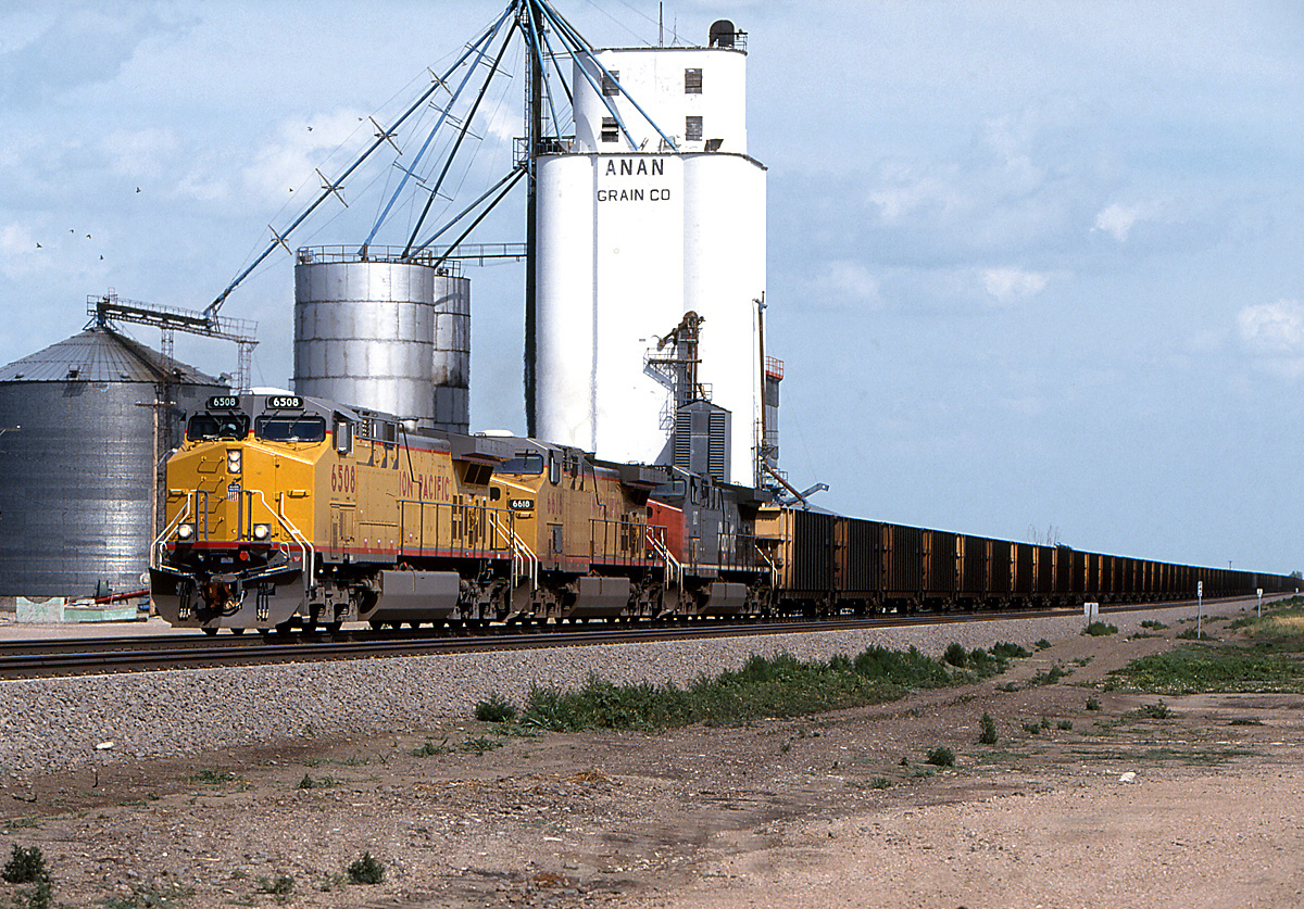 GE "AC4400CW" Locomotives: Data, History, Photos & More