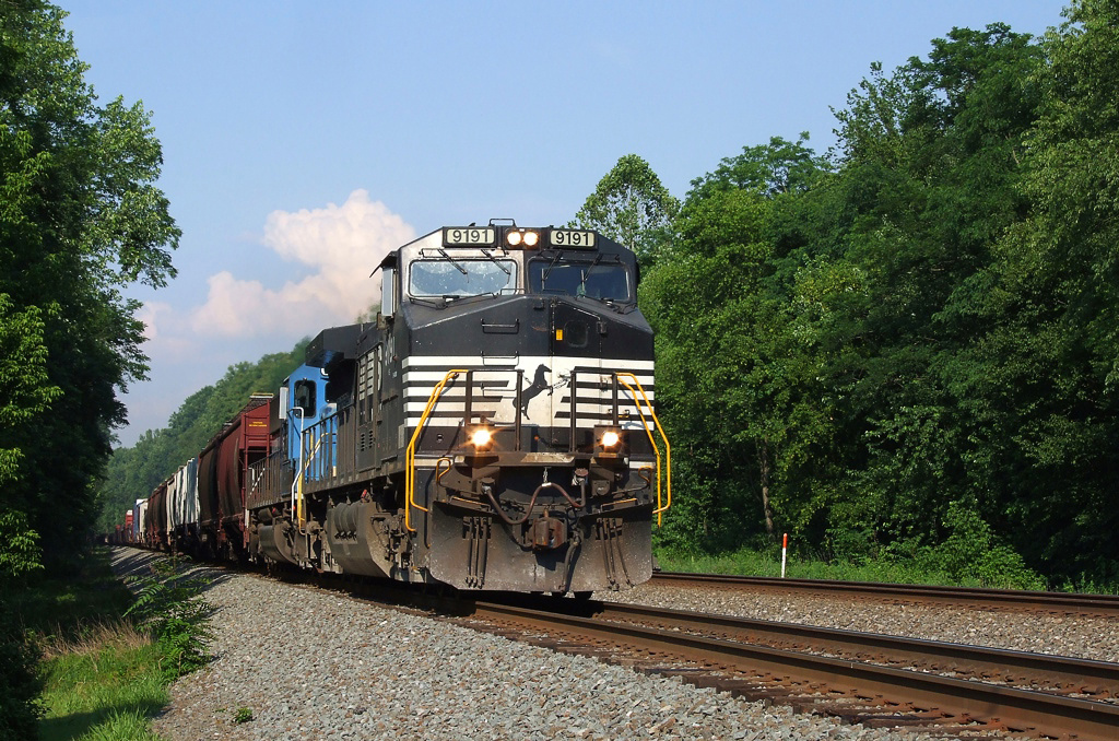 GE "C40-9/W" Locomotives: Data, History, Photos & More