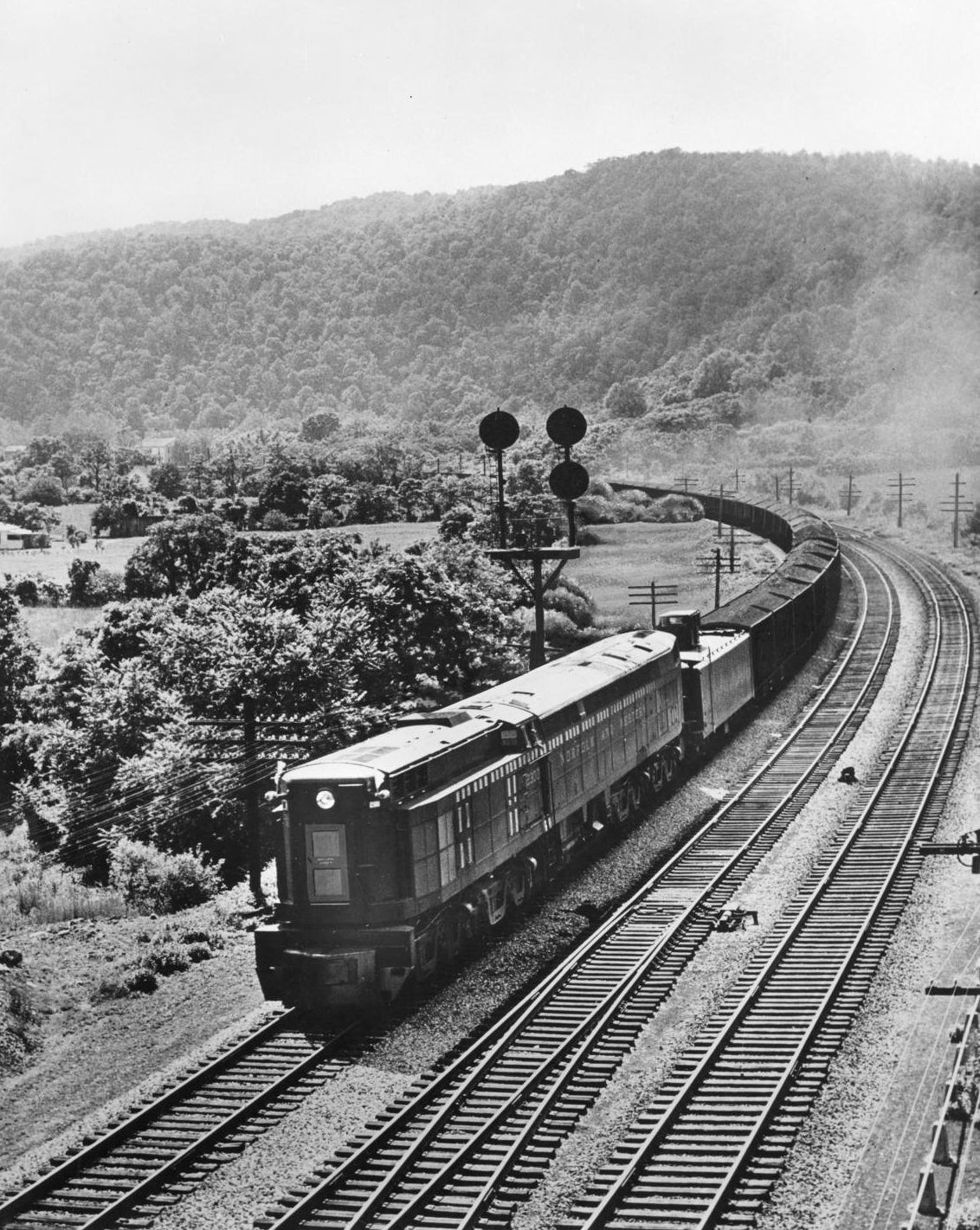 N&W 2300 "Jawn Henry" steam turbine locomotive - look at that beast ...