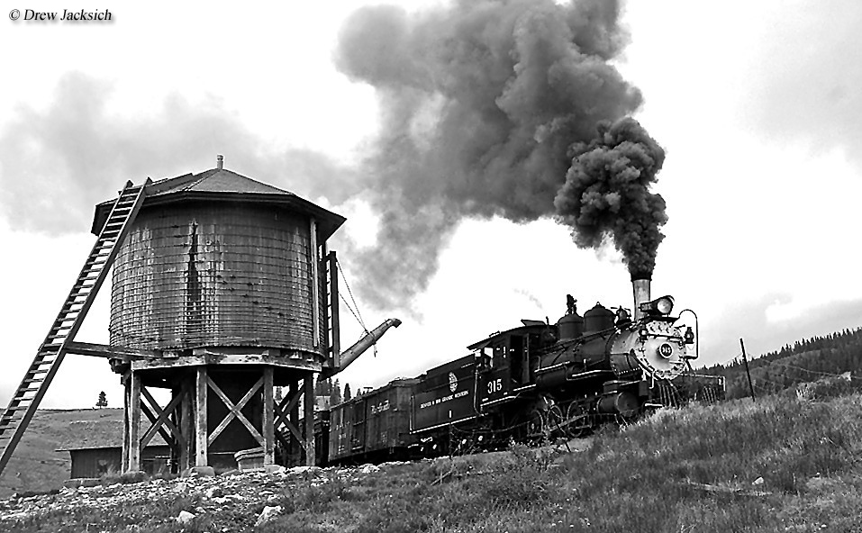 Railroad Water Tower (USA): Photos, History, Purpose