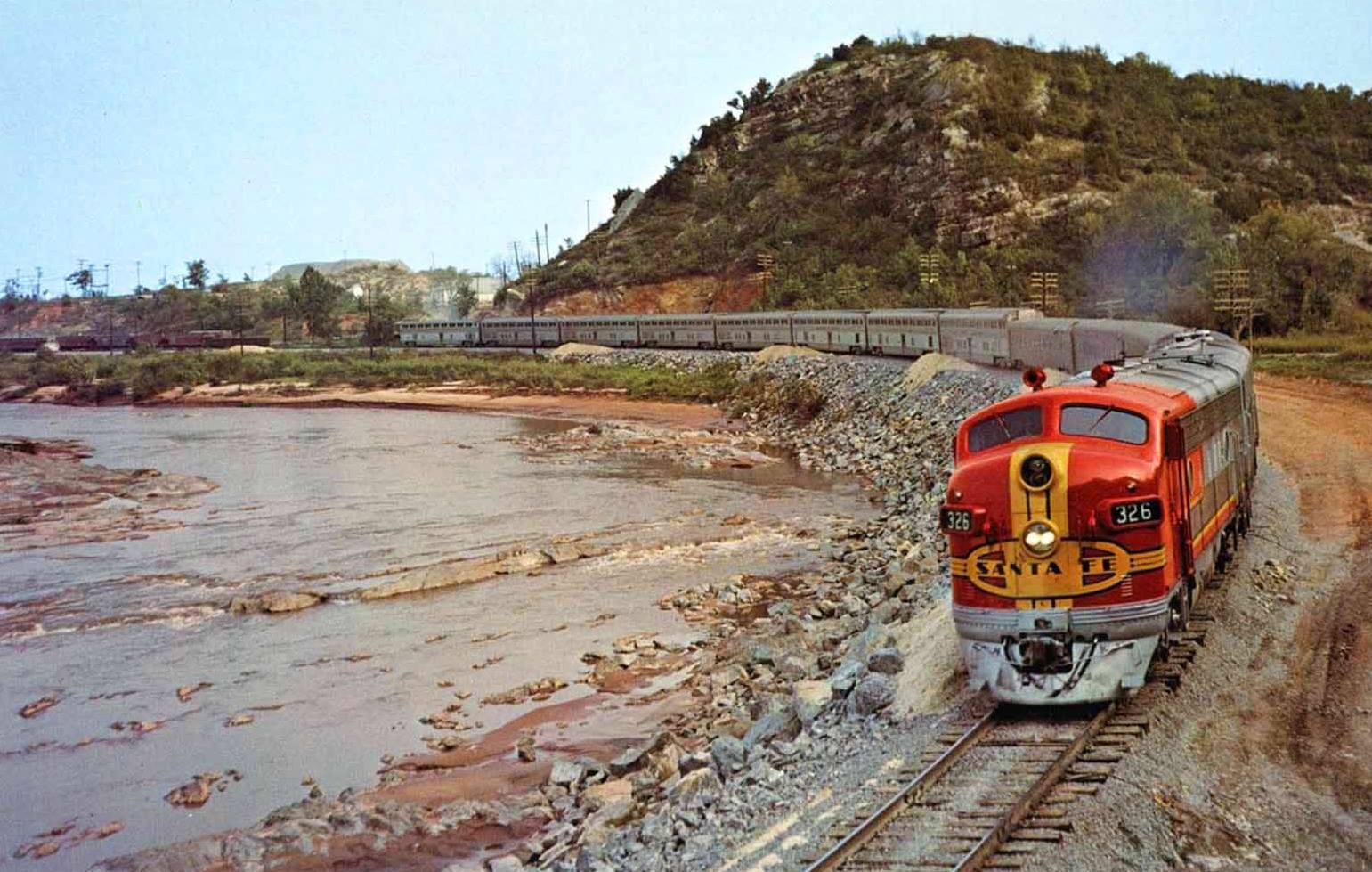 Santa Fe's Classic Warbonnet Livery