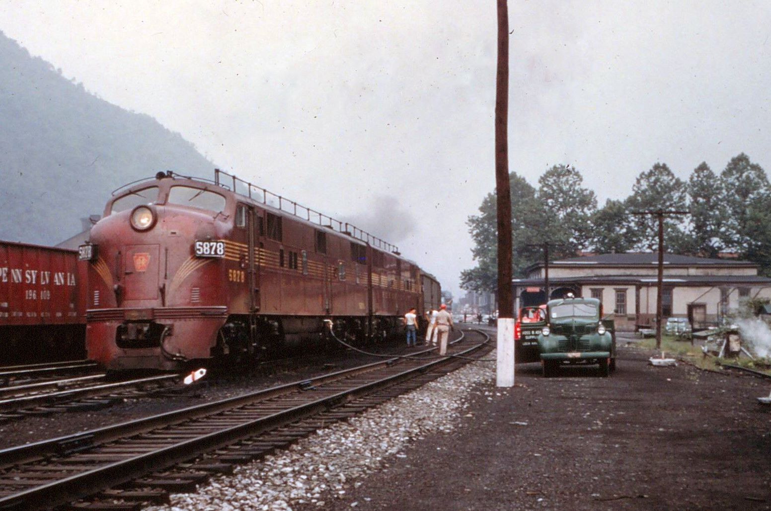 PRR "GG-1" Locomotives: Roster, Crash, Paint Schemes, 4876