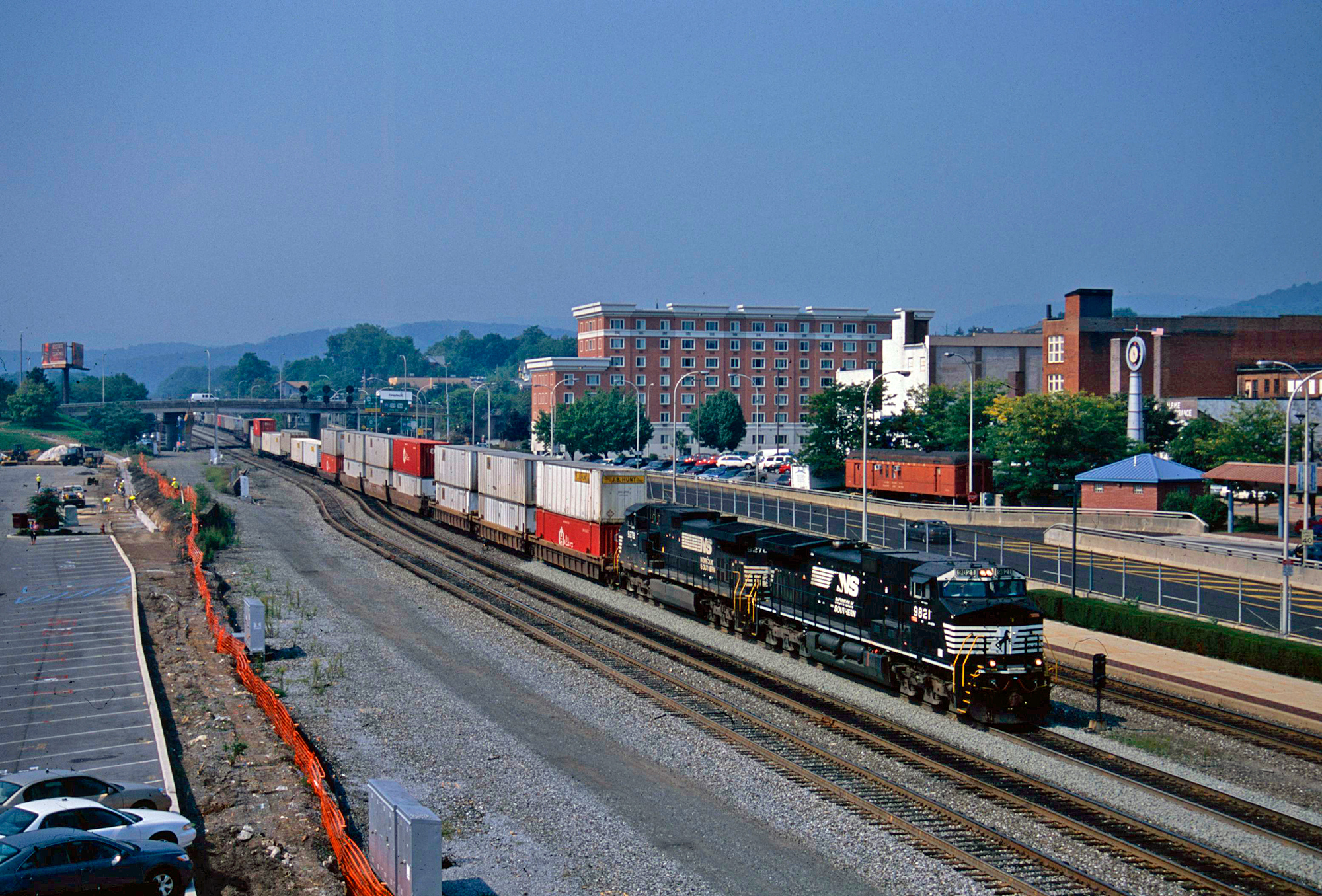 GE "C40-9" and "C40-9W" Locomotives: Data, Specs, Roster