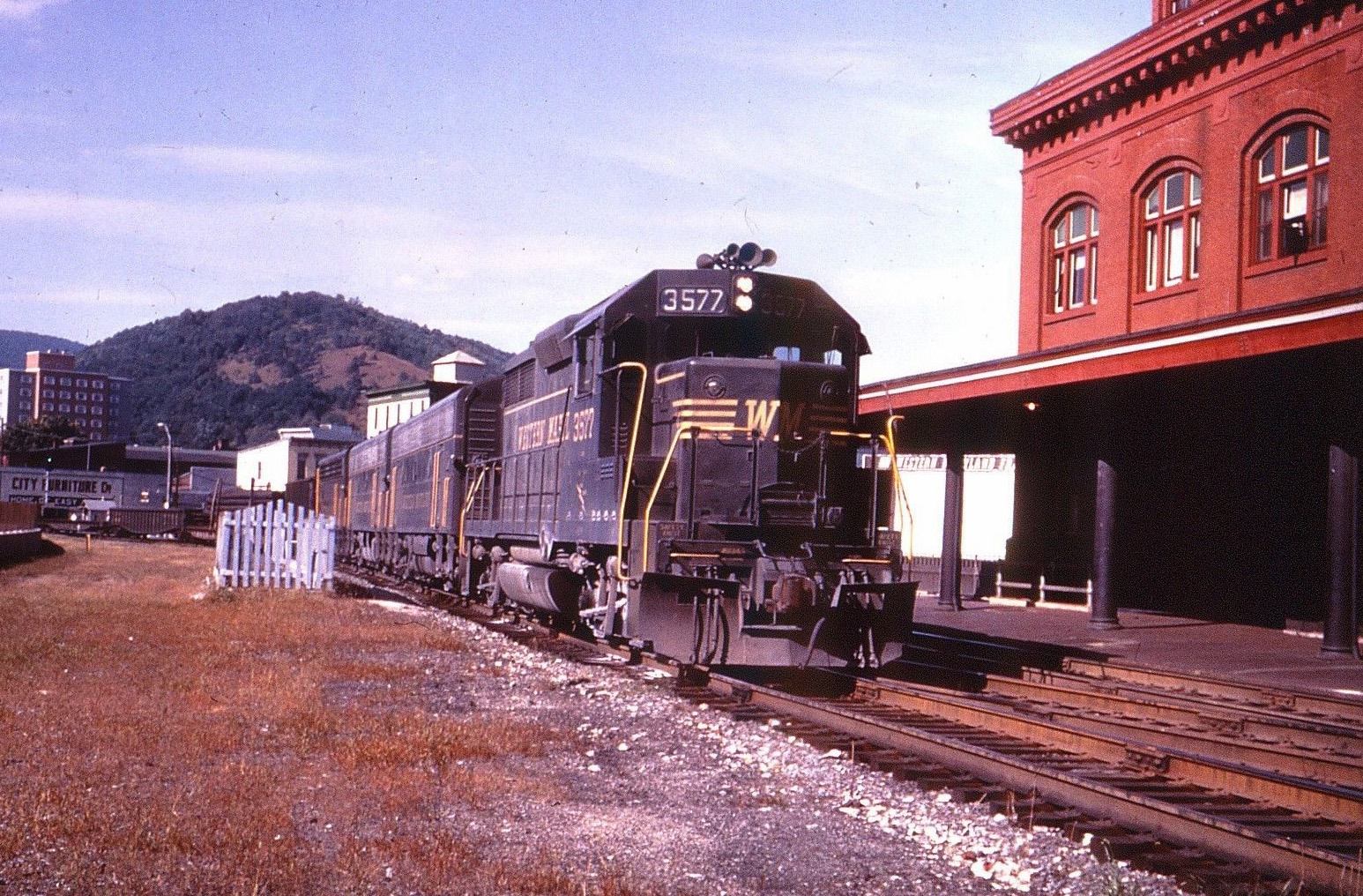 EMD "GP35" Locomotives: Data, Photos, History & More