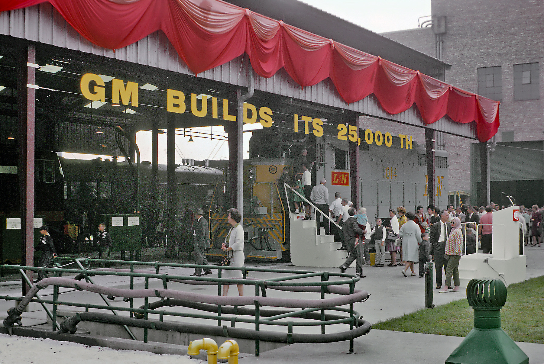 Electro-Motive Diesel (Division): Engines, Locomotives, History