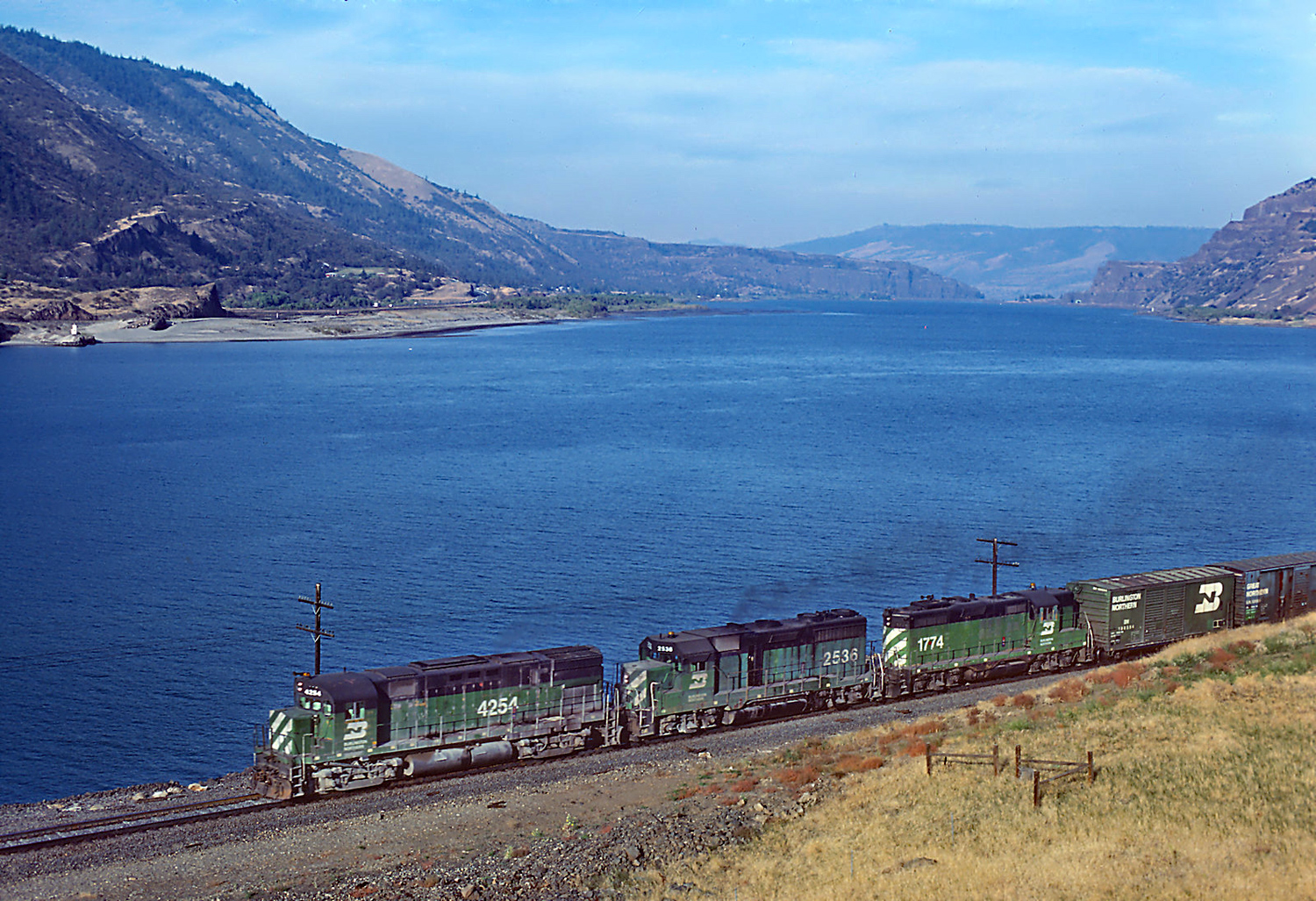 Burlington Northern Railroad: Map, Logo, Locomotives, History