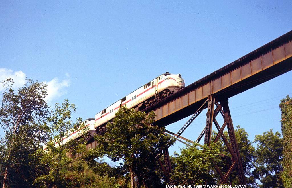 SAL's "Palmland" (Train): Schedule, Timetable, Route